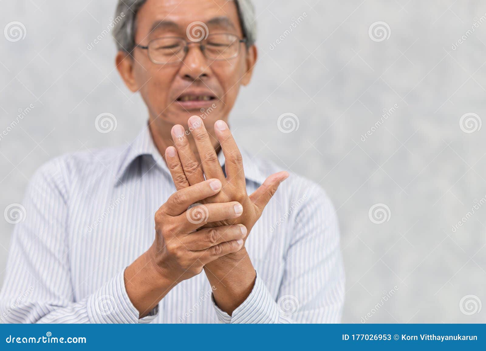 Trigger Finger Lock On Middle Finger, Senior Woman Left Hand Massaging ...