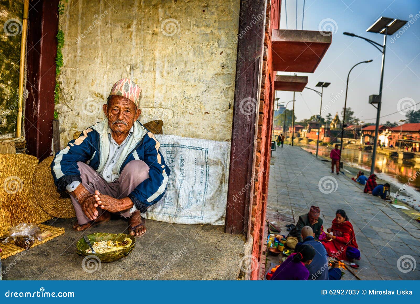 Elderly Beggar Eats in Ancient Pashupatinath Temple Complex, Nepal ...