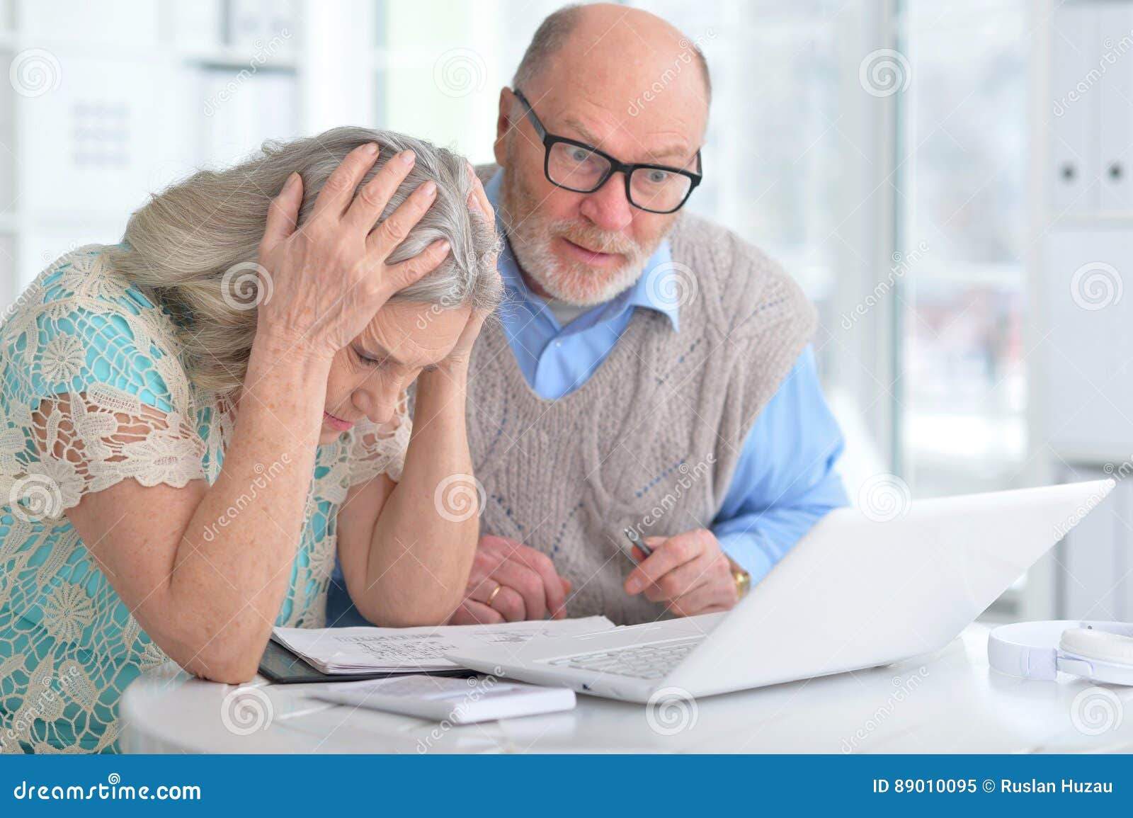 Elderly Couple with a Laptop Stock Image - Image of elderly, beautiful ...