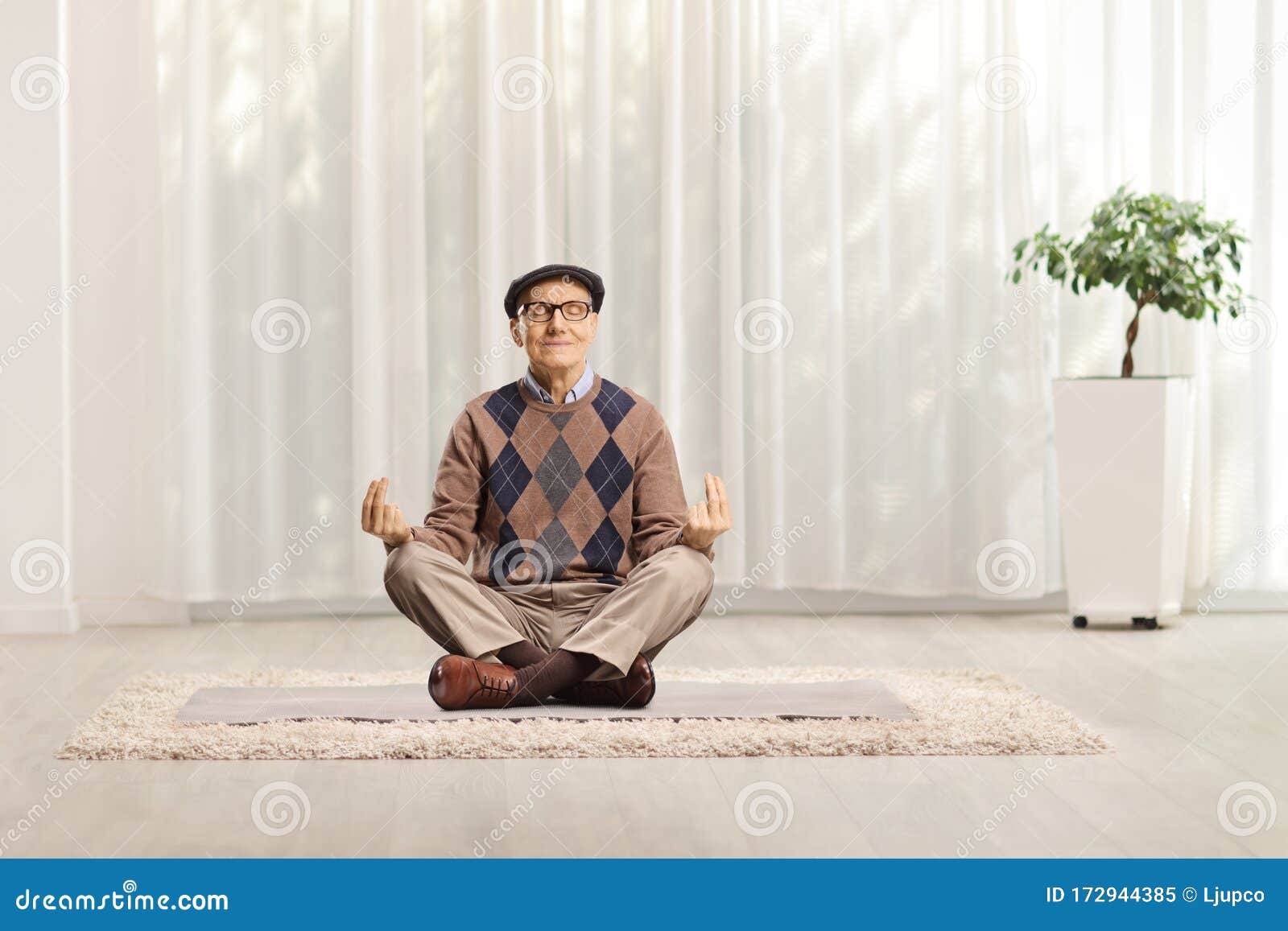 Elderly Man Practicing Meditation Stock Image - Image of recreation ...