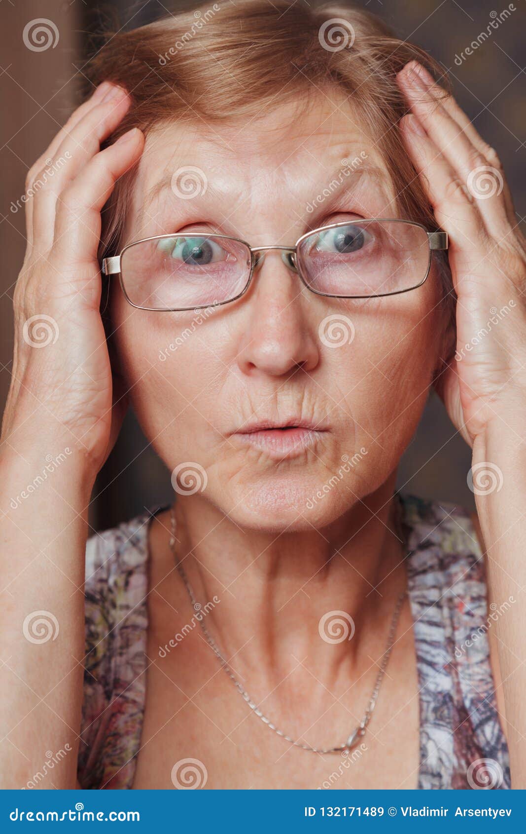 The Elderly Woman Clutched at the Head Hands Stock Image - Image of ...