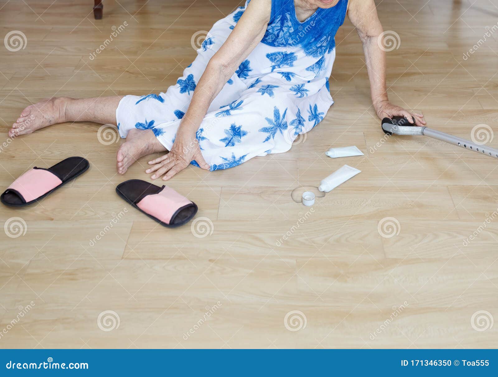 Elderly Woman Falling Down at Home ,hearth Attack Stock Photo - Image ...