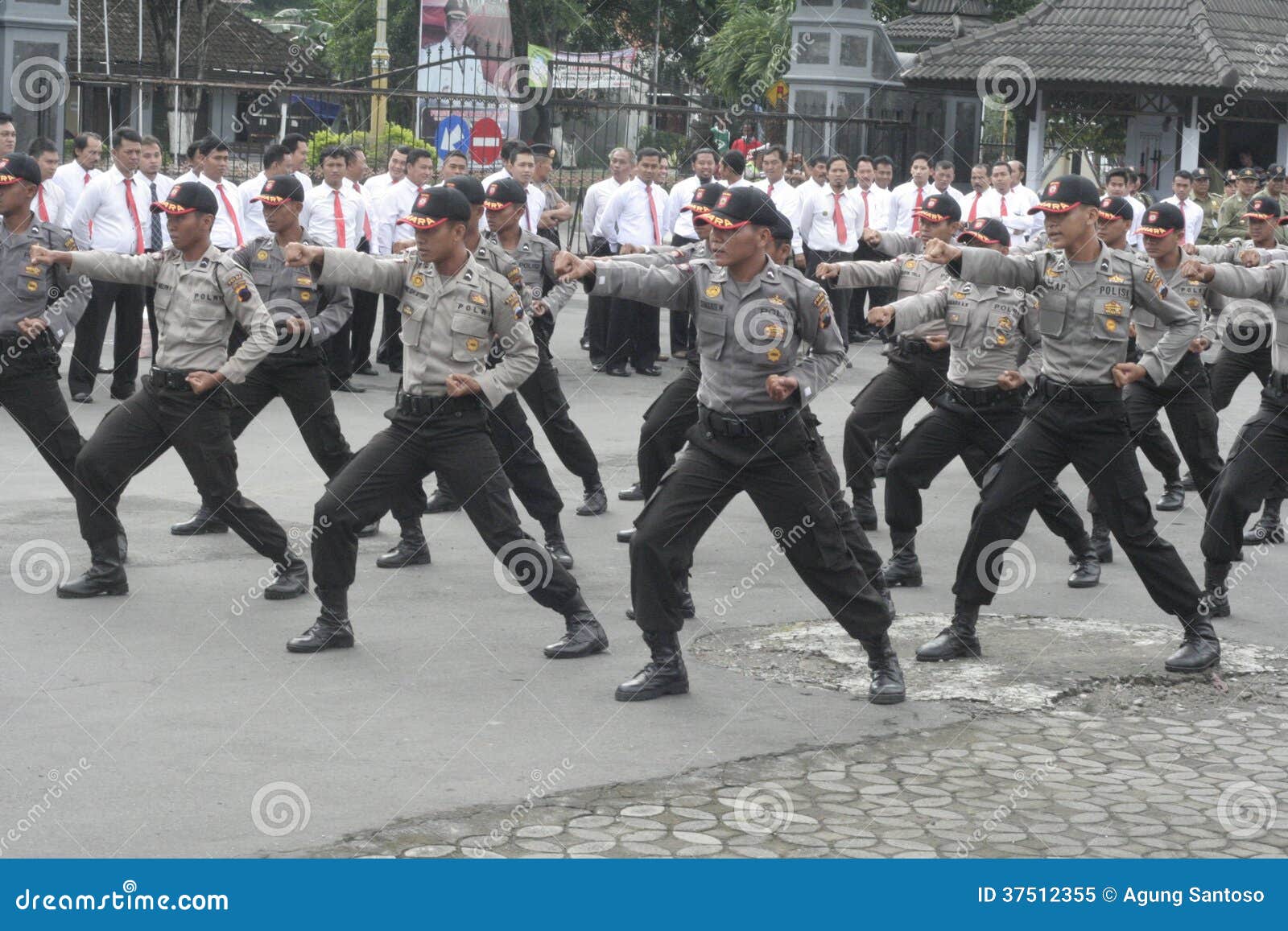 ELECTION PERFORMANCE SECURITY POLICE FORCE Editorial Image - Image of ...