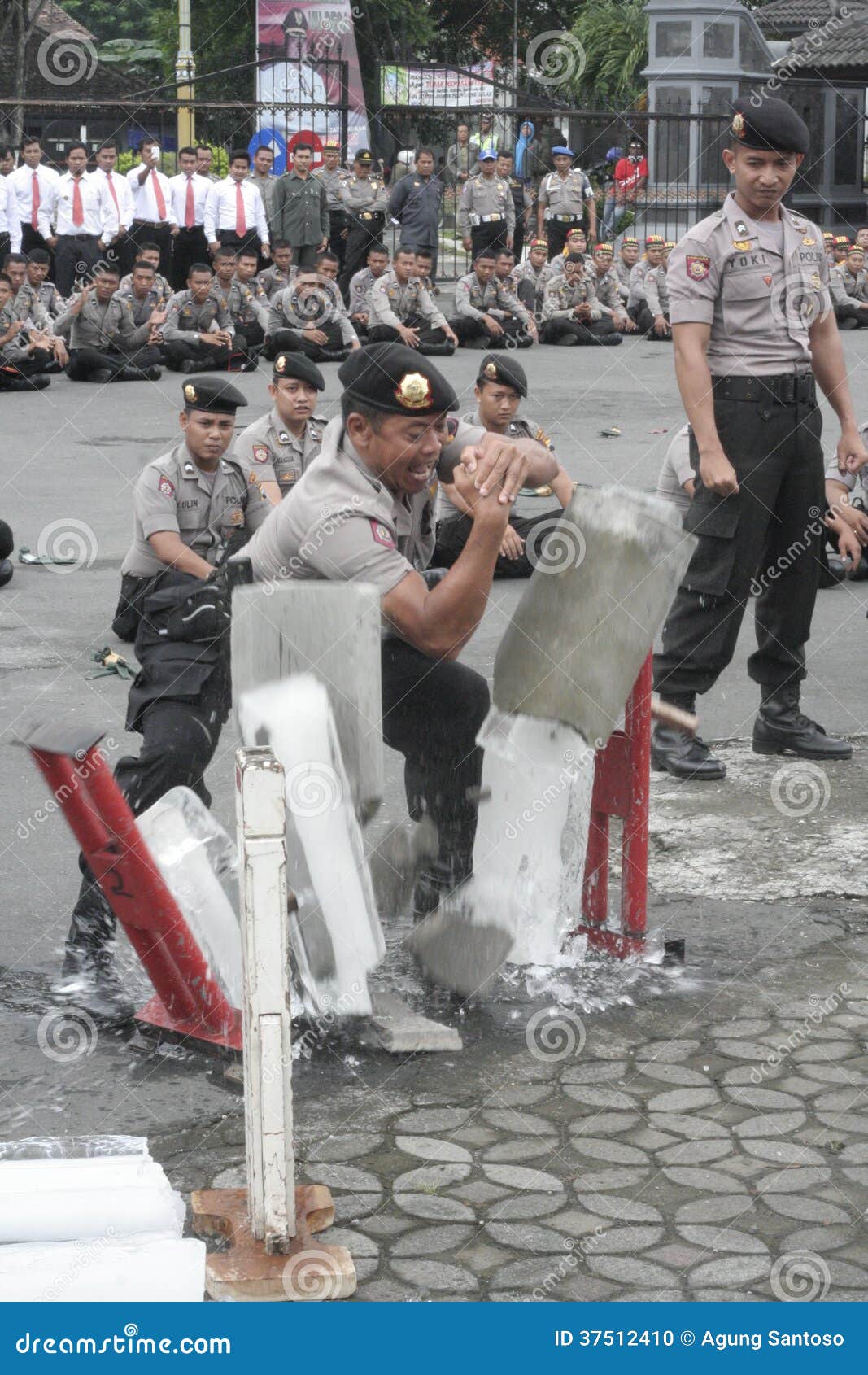 ELECTION PERFORMANCE SECURITY POLICE FORCE Editorial Image - Image of ...
