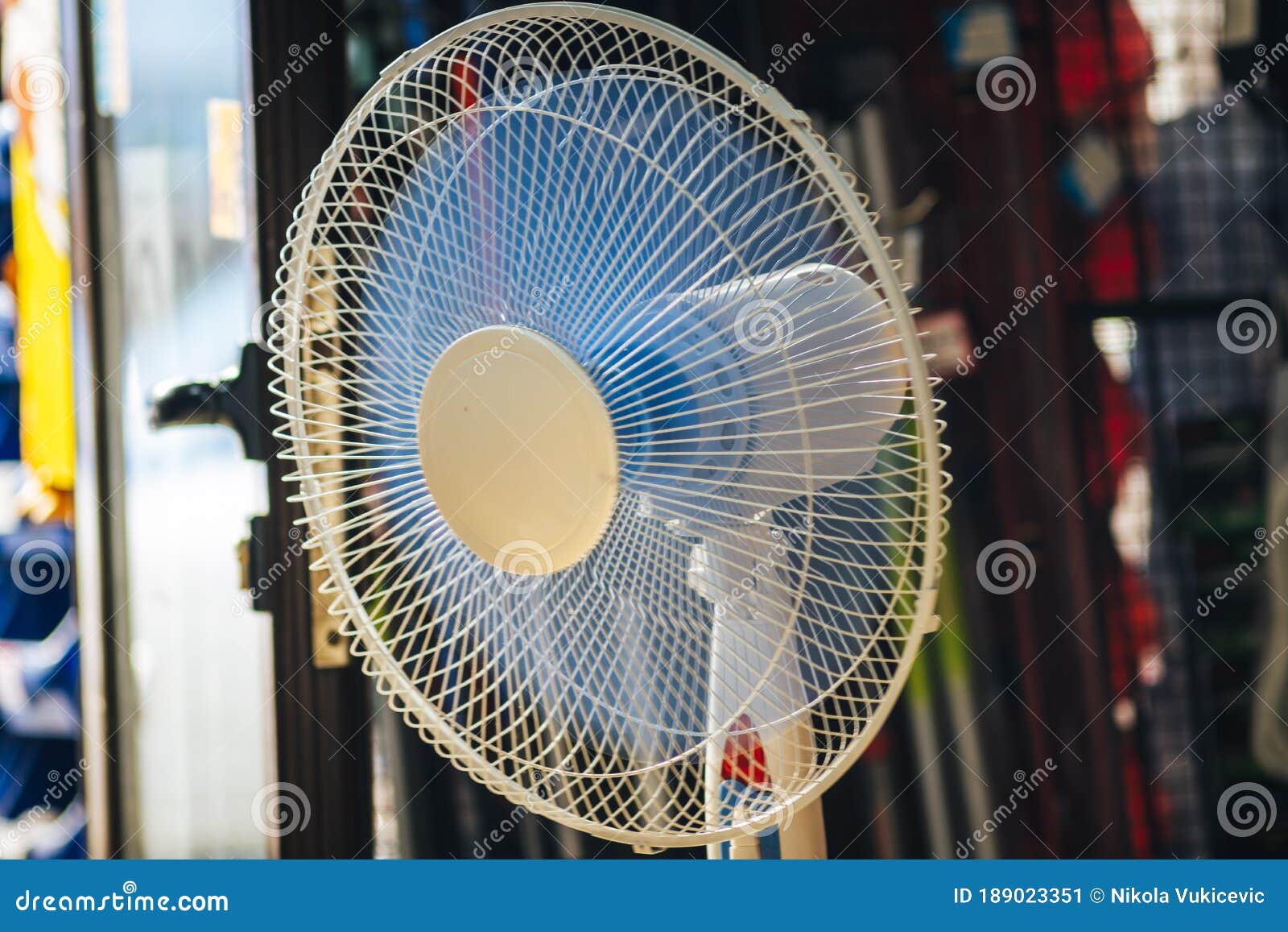 Electric Blue White Fan Rotating Stock Image - Image of lizard, basket ...