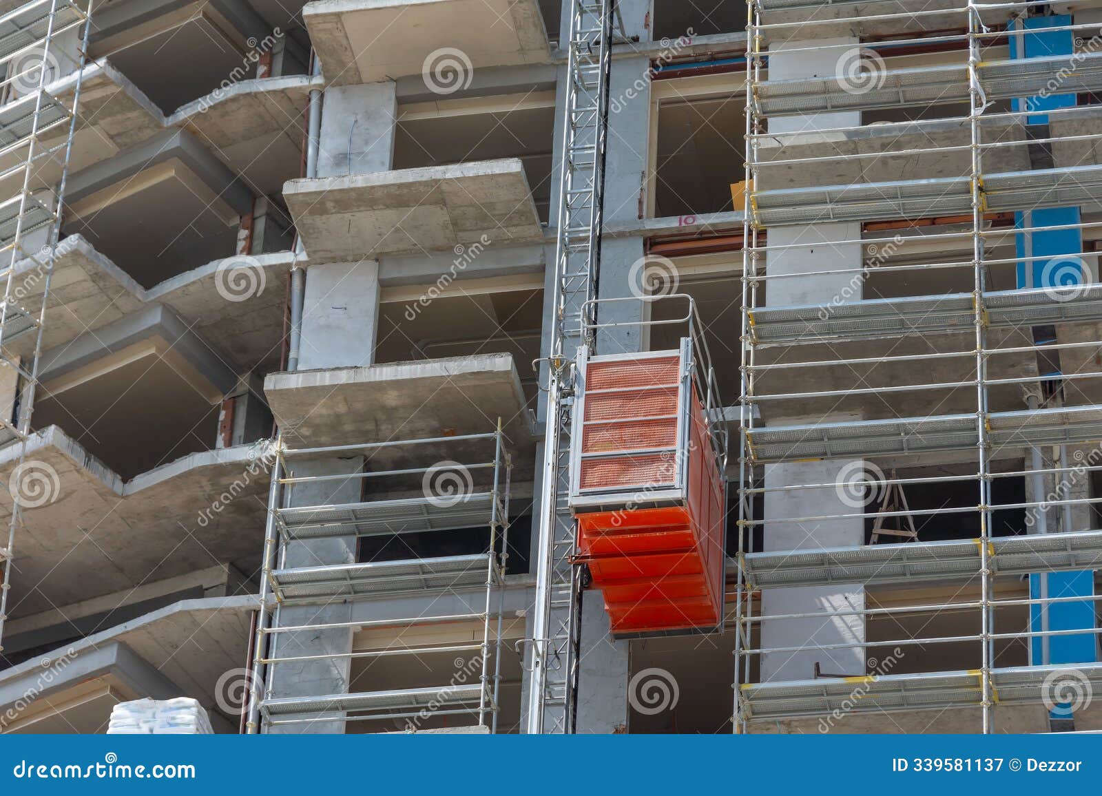 Electric Elevator for Construction Site Installed Outside the Facade of ...