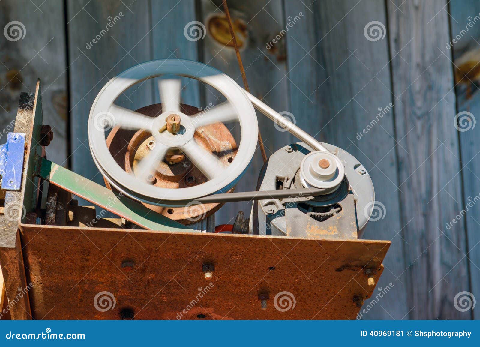 Electric Motor and Flywheel Stock Image - Image of currents, loop: 40969181
