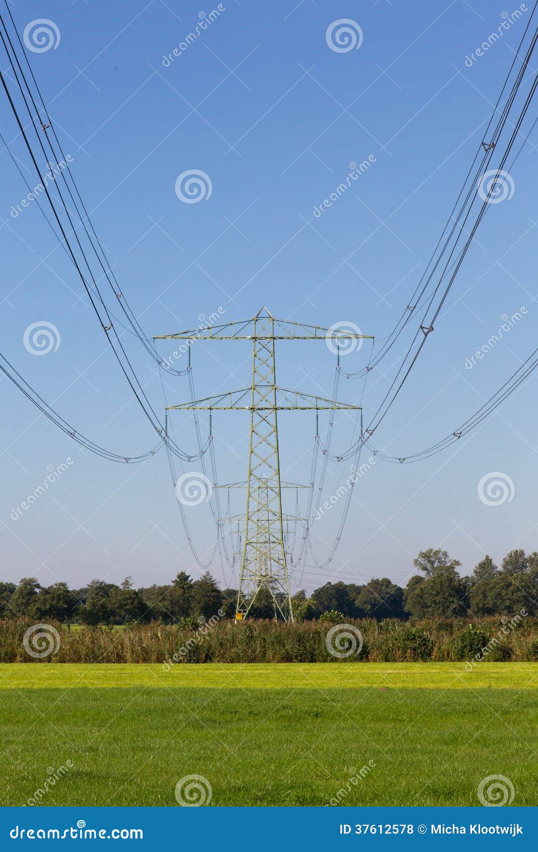 Electric Powerlines Across Beautiful Field Stock Photos - Free ...