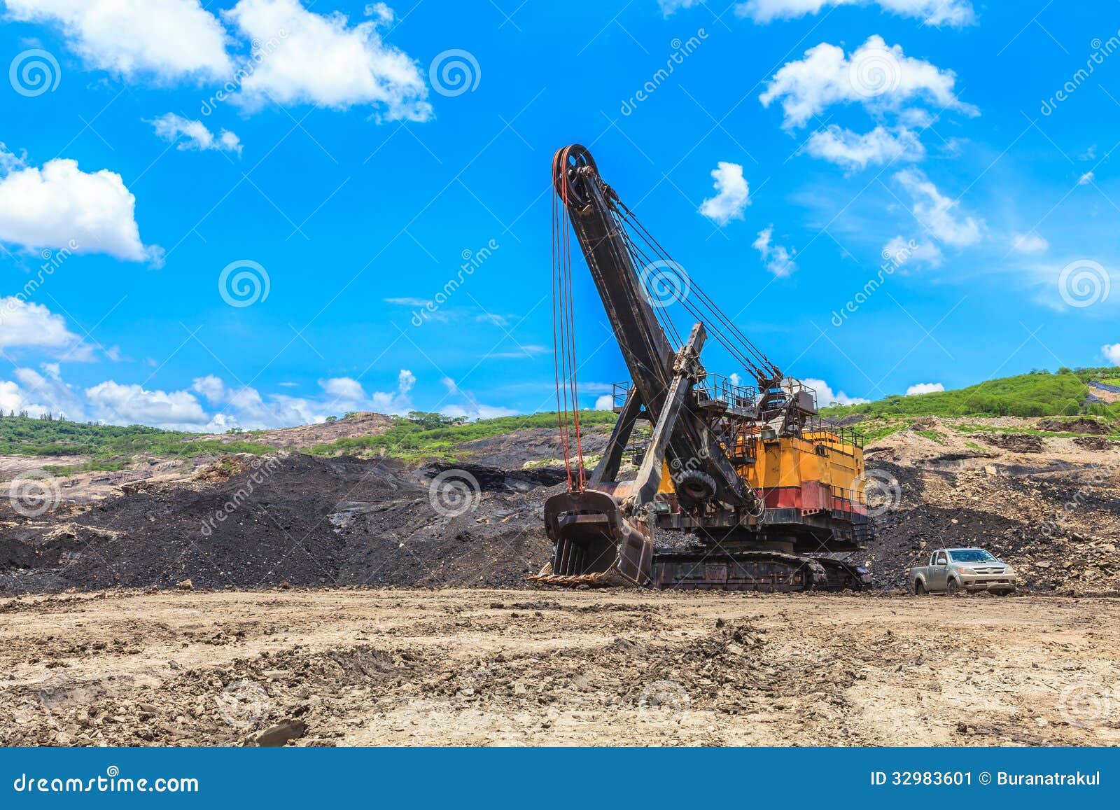 Electric shovel stock image. Image of load, production - 32983601
