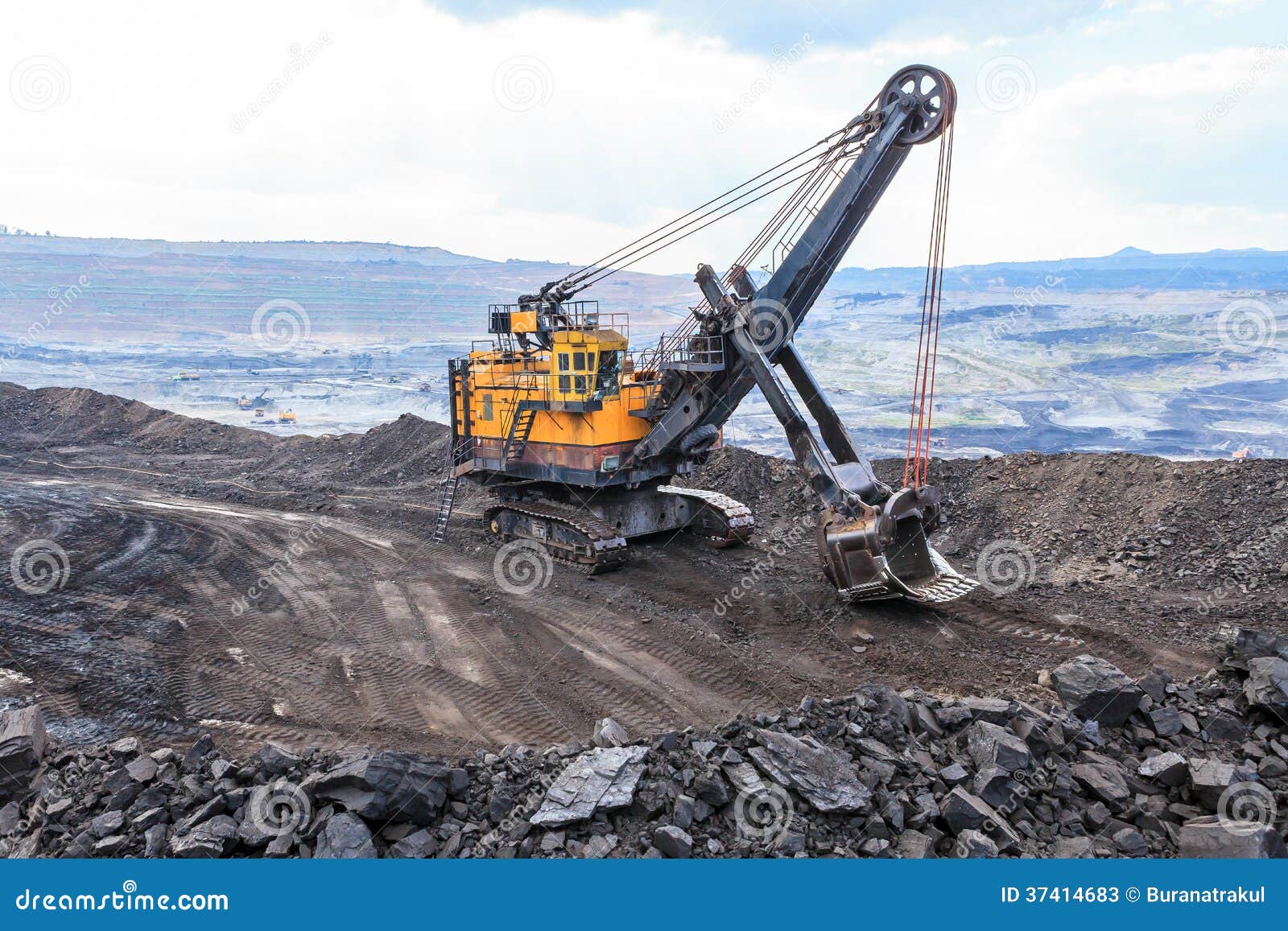 Electric Shovel in Open Pit Stock Image - Image of coal, machine: 37414683