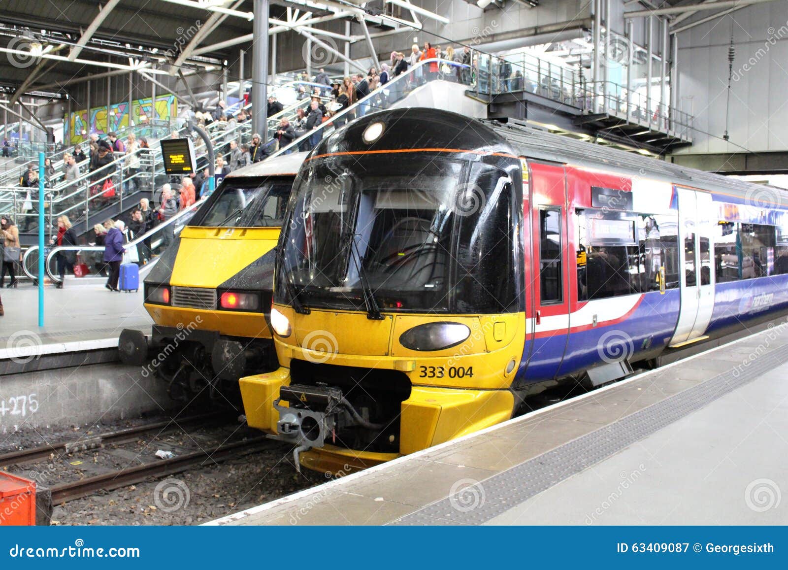 Electric Trains in Leeds Railway Station. Editorial Photography - Image ...