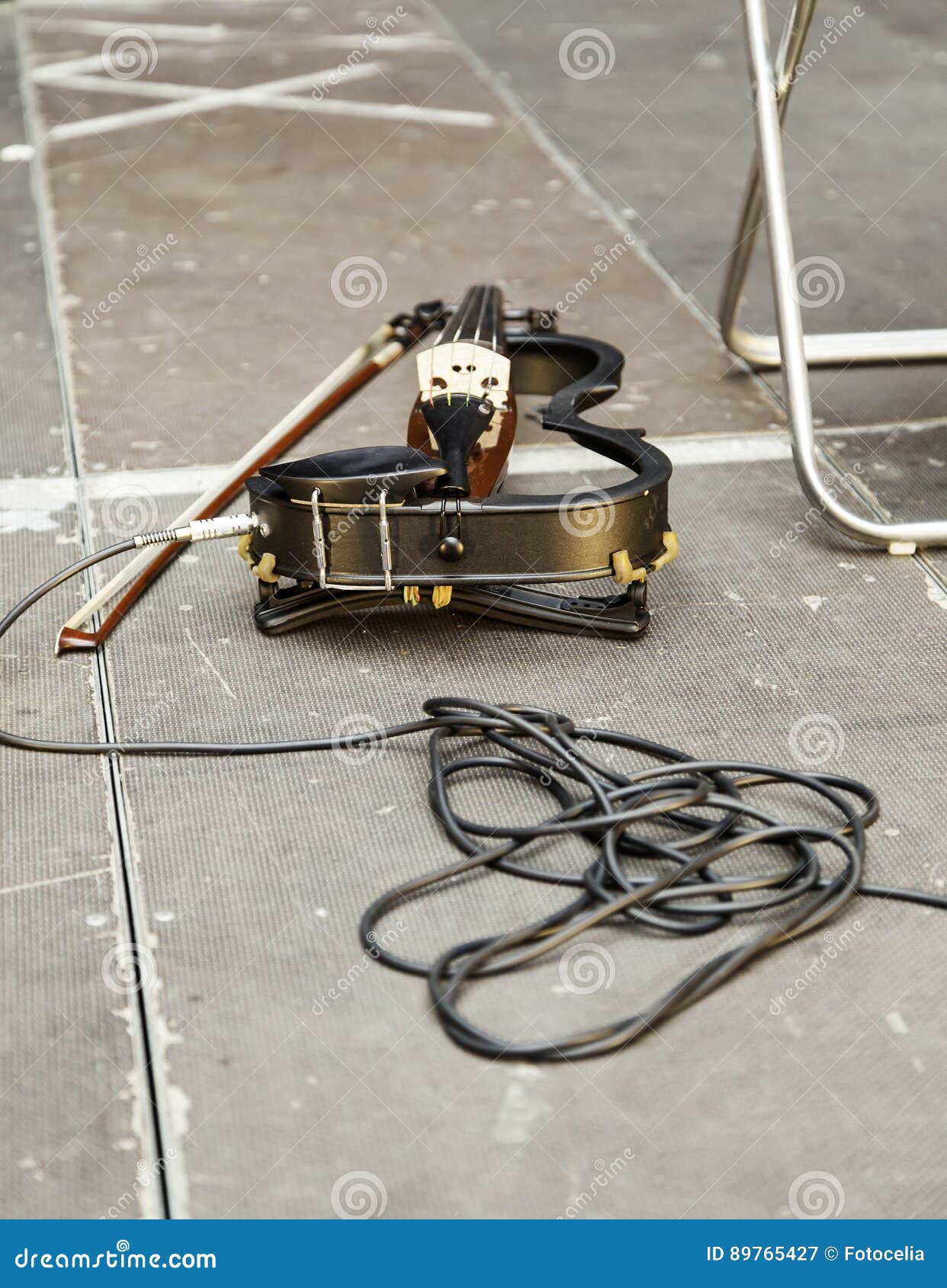 Electric violin on stage stock image. Image of electric - 89765427