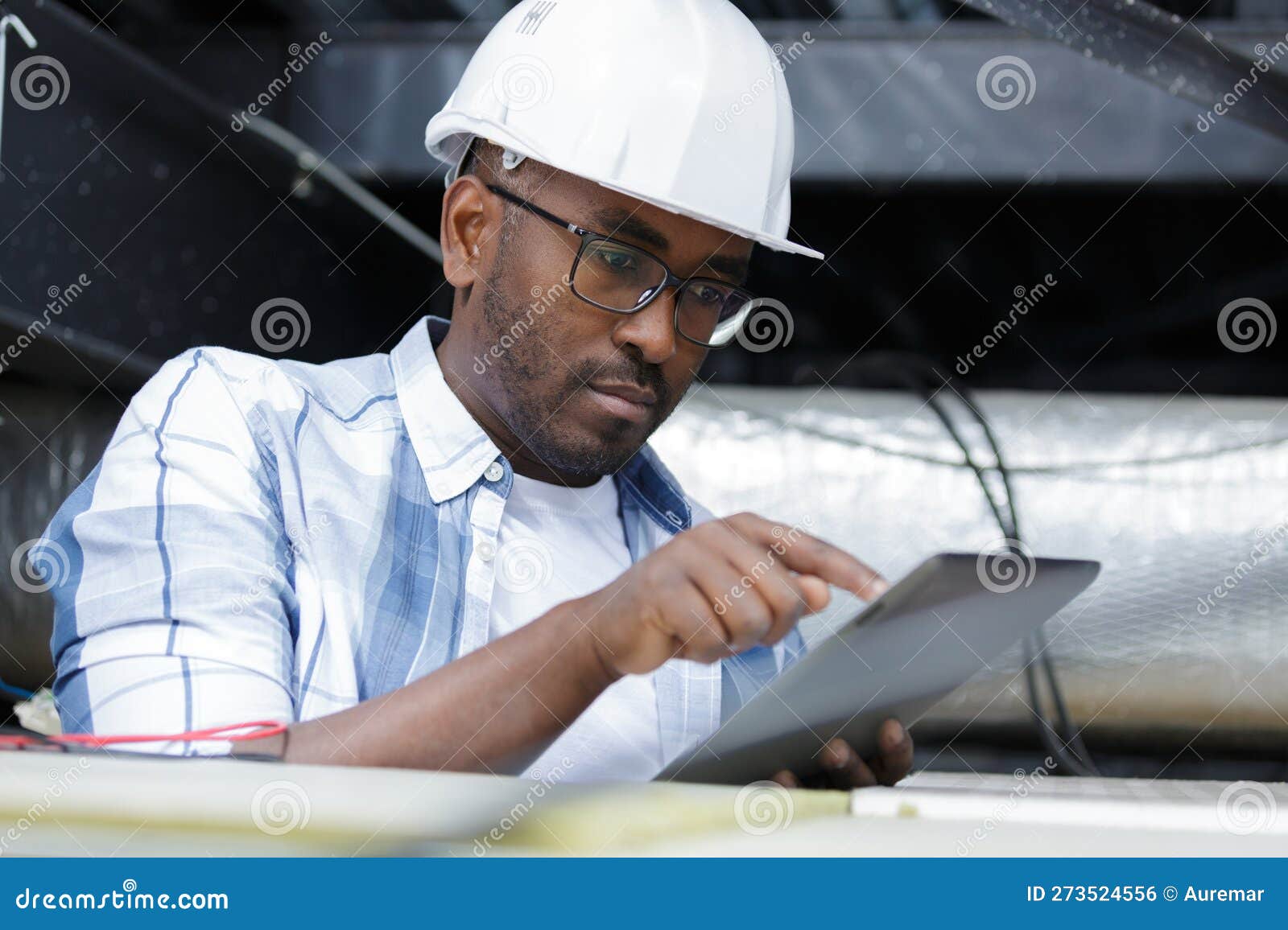 Electrical Engineer Using Tablet Stock Photo - Image of wire, expert ...