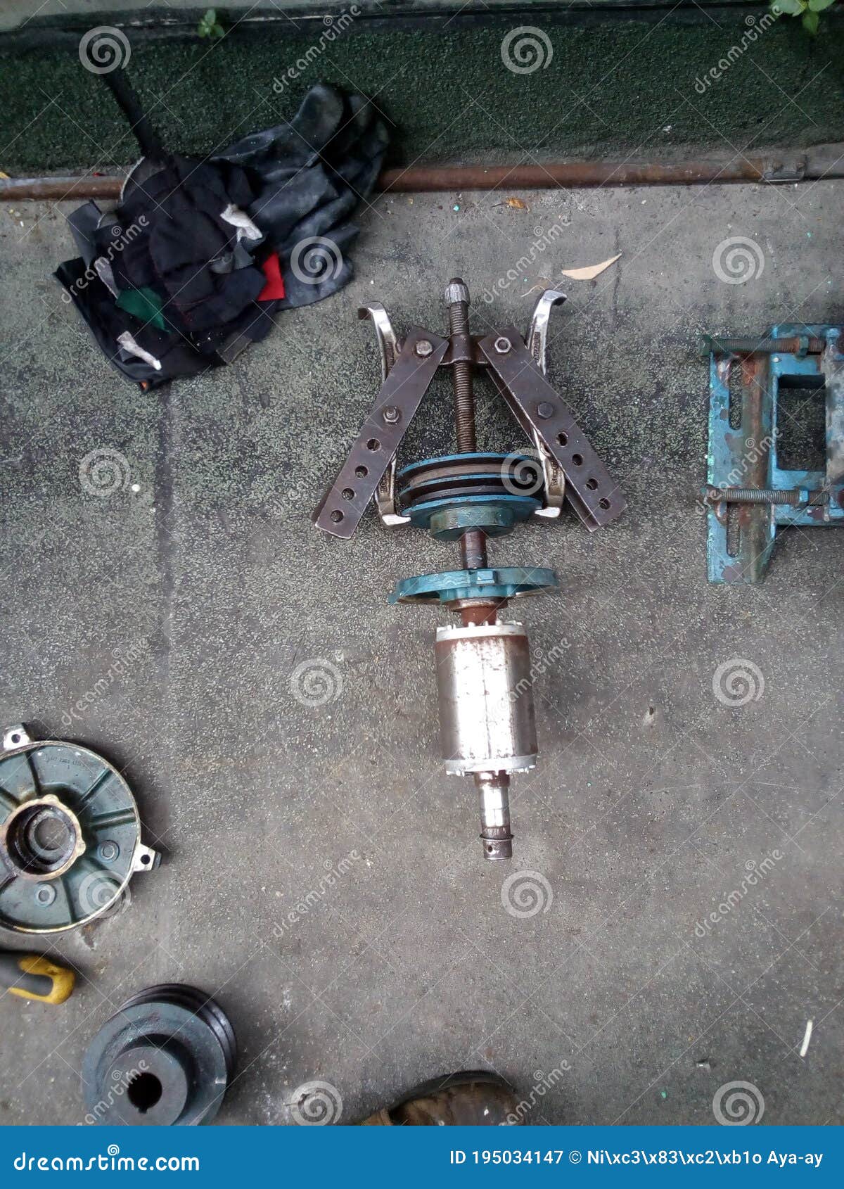 Electrical motor repair stock image. Image of repa, light - 195034147