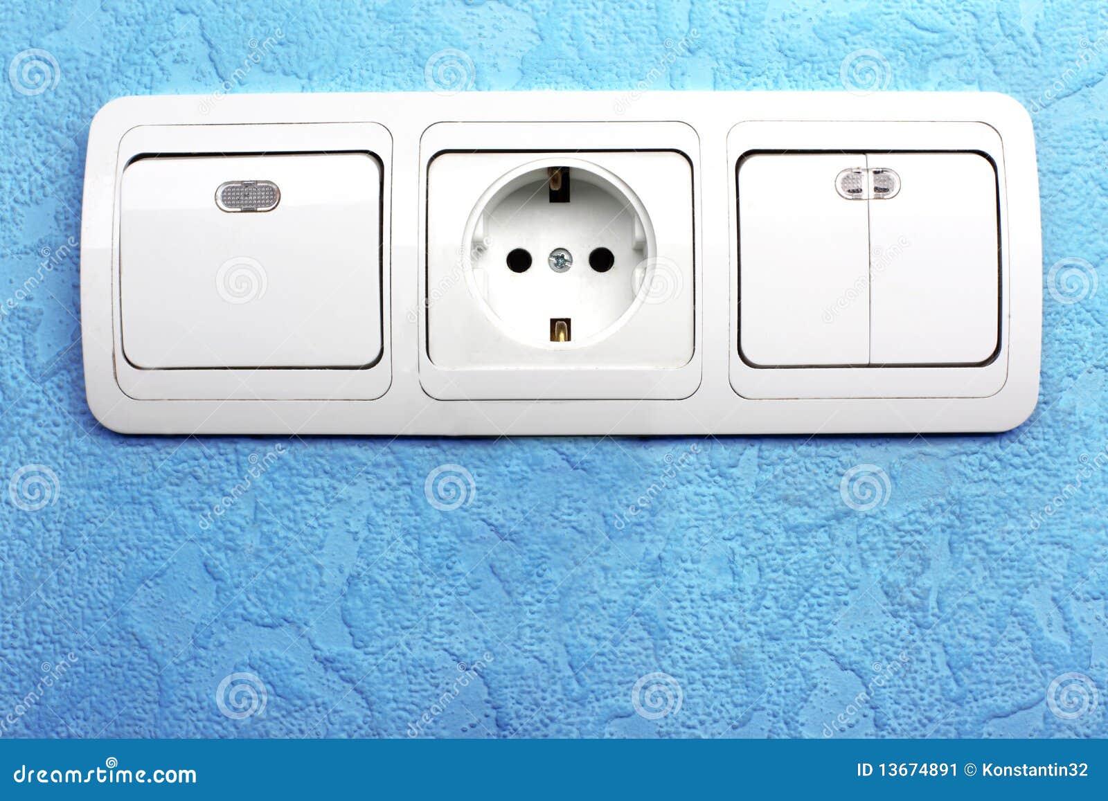 Electrical switch and plug stock image. Image of grounded - 13674891