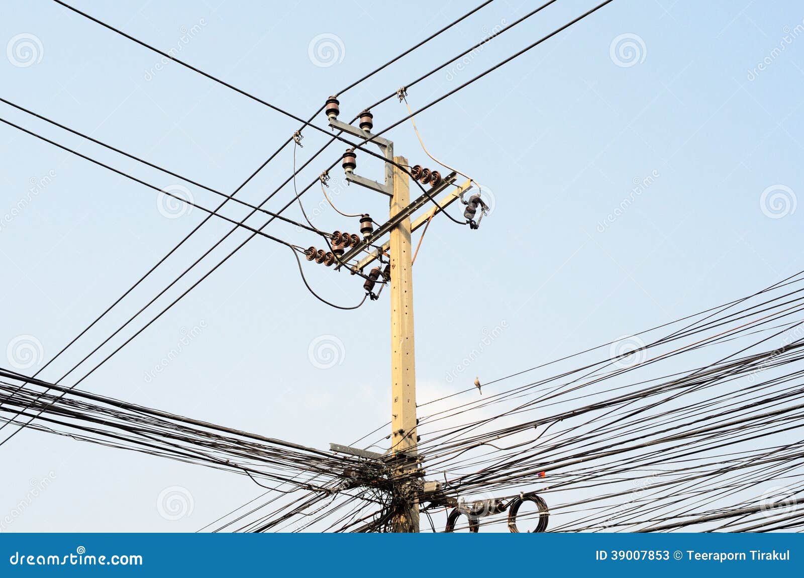 Electrical Transmission Lines Stock Image - Image of insulator ...