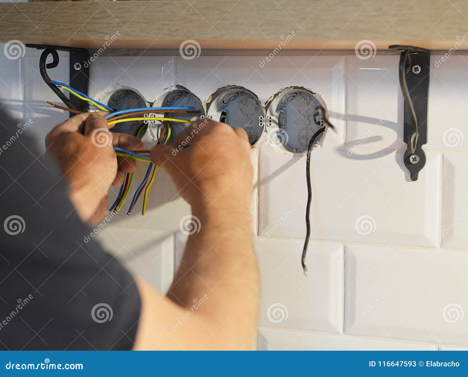 Electricista Que Instala El Socket De Pared Imagen de archivo - Imagen ...