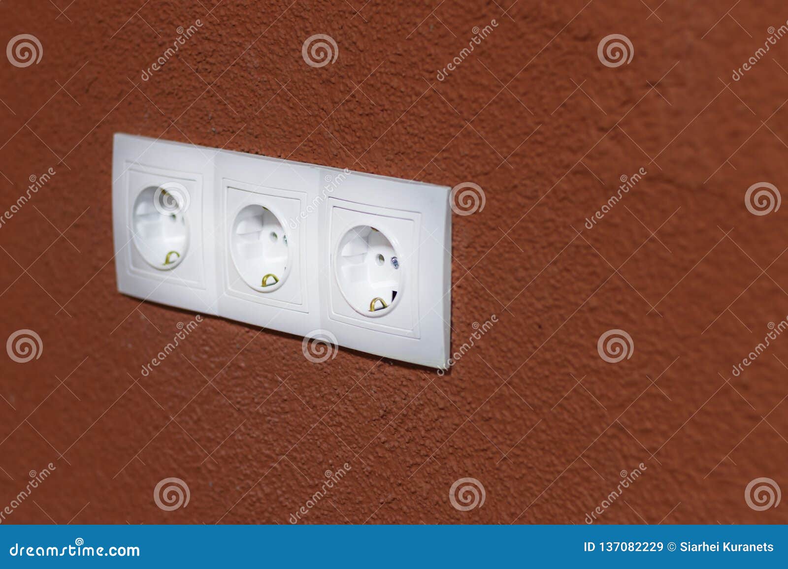 Dvi-d Socket Of White Adapter For Blue Vga Socket Monitor Cord Behind ...