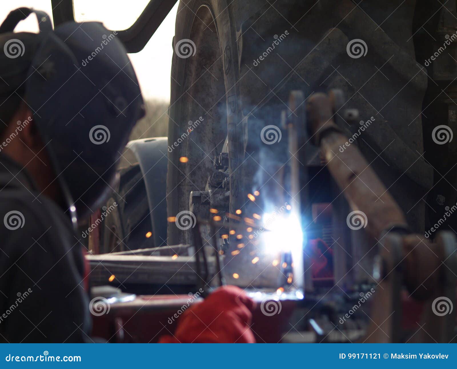 Electro arc welding stock image. Image of electric, connecting - 99171121