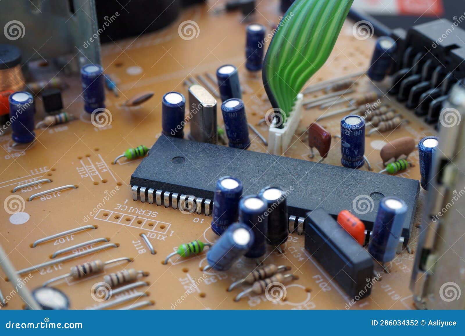 64 Pins Electronic Controller Chip Stock Photo - Image of legged ...
