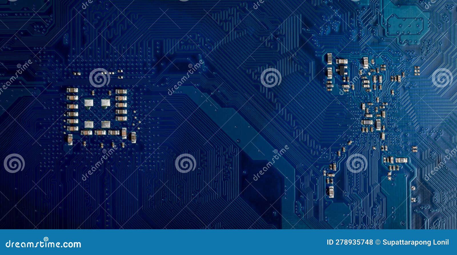 Semiconductor BGA Chip In Fingers And Optical Microscope - IC ...