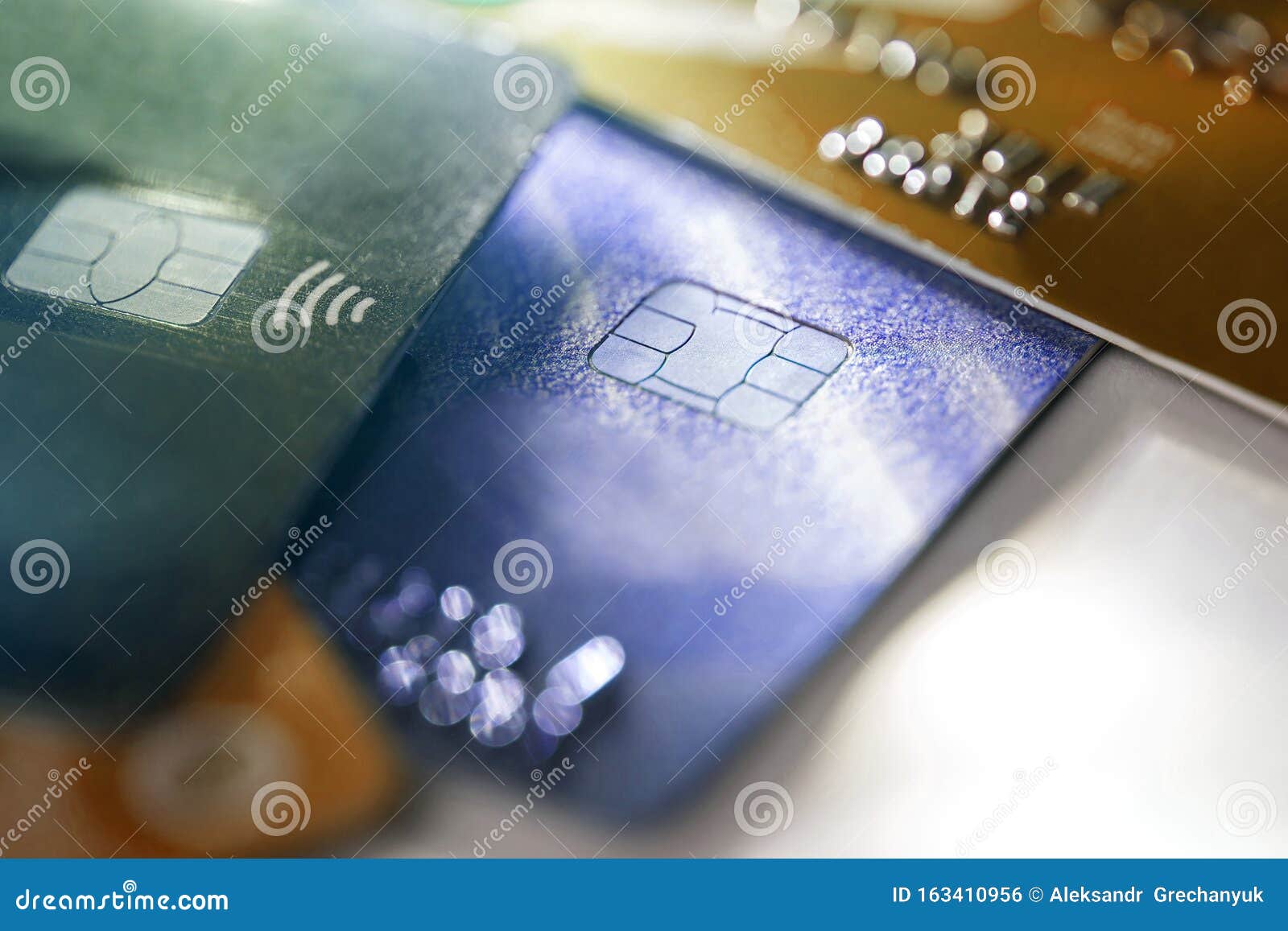 Electronic Contactless Credit Card with Selective Focus Microchip ...