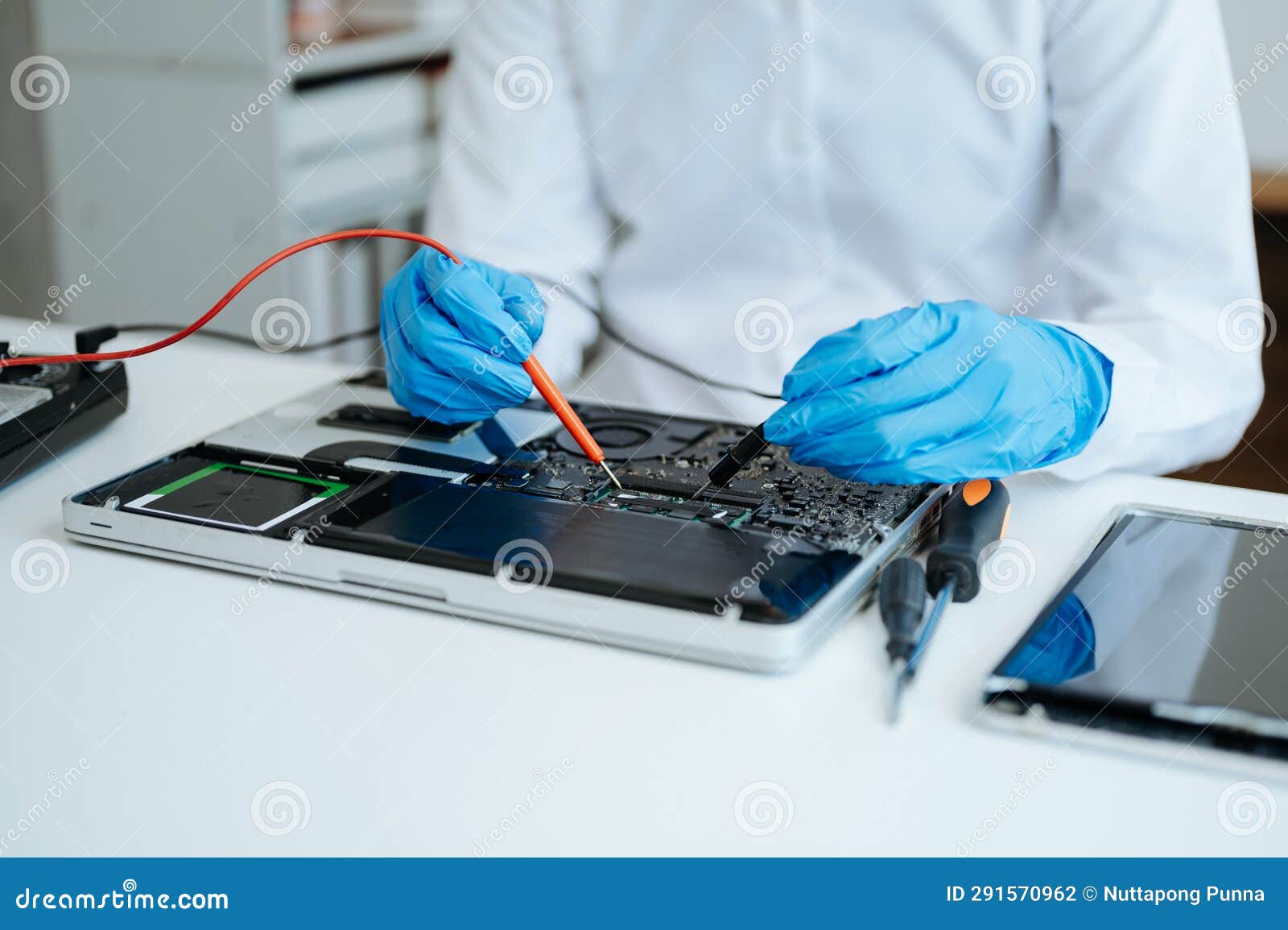 Electronics Technician, Electronic Engineering Electronic Repair ...