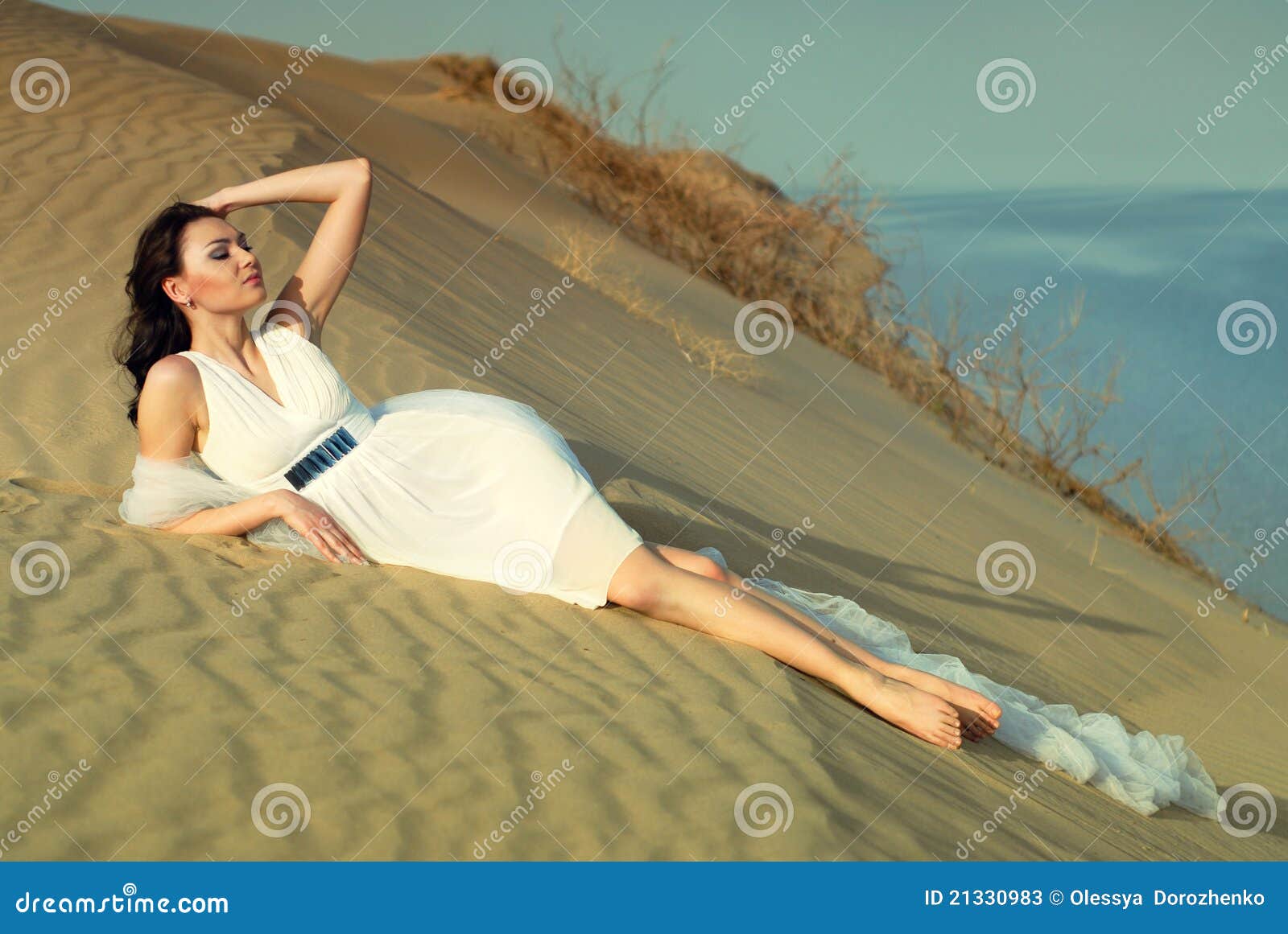 Elegant girl on the sand stock image. Image of dune, elegant - 21330983