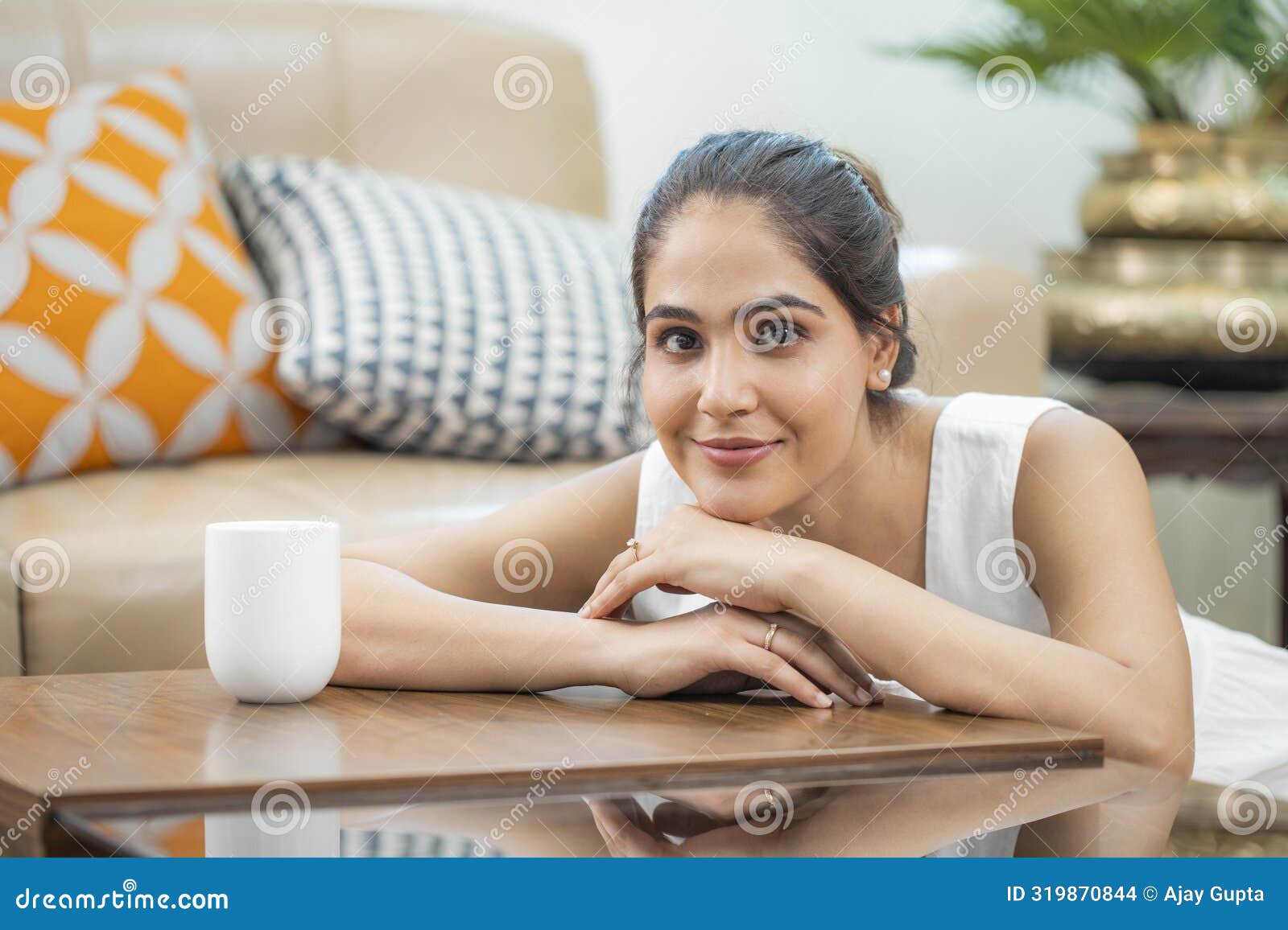 Elegant Lady Resting Chin on Table while Posing in Front of Camera ...