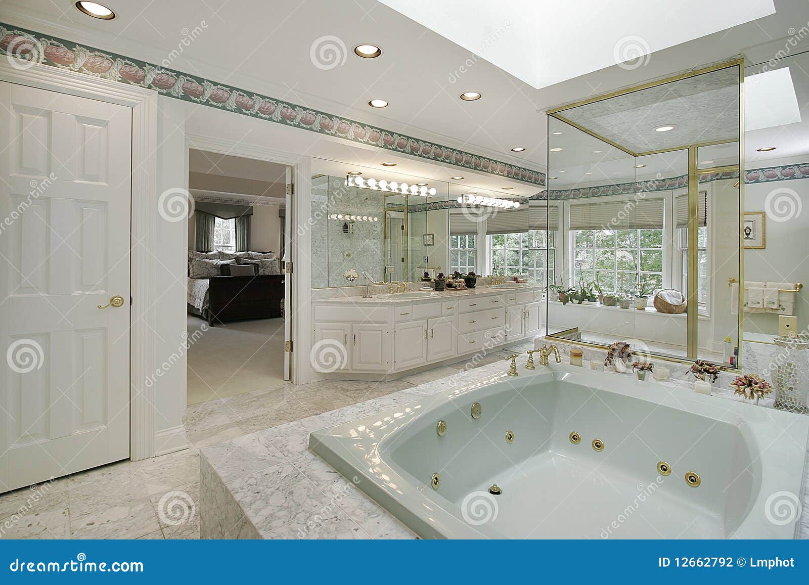 Elegant master bath stock photo. Image of furnishings - 12662792