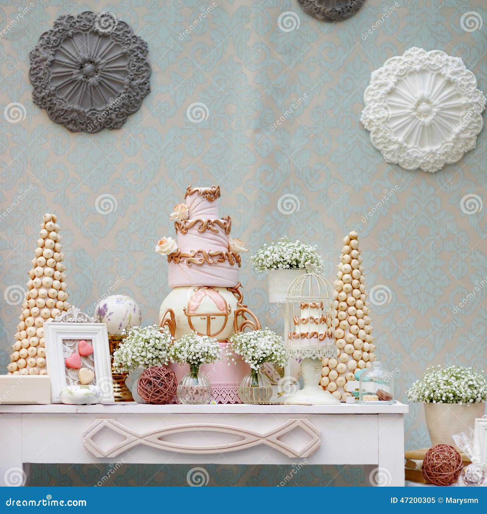 Elegant sweet table stock image. Image of bakery, ceremony - 47200305
