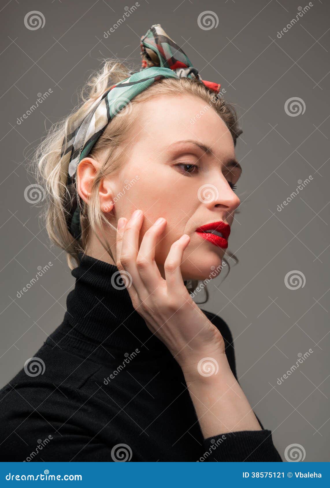 Elegant Woman with Red Lips Stock Image - Image of head, attractive ...