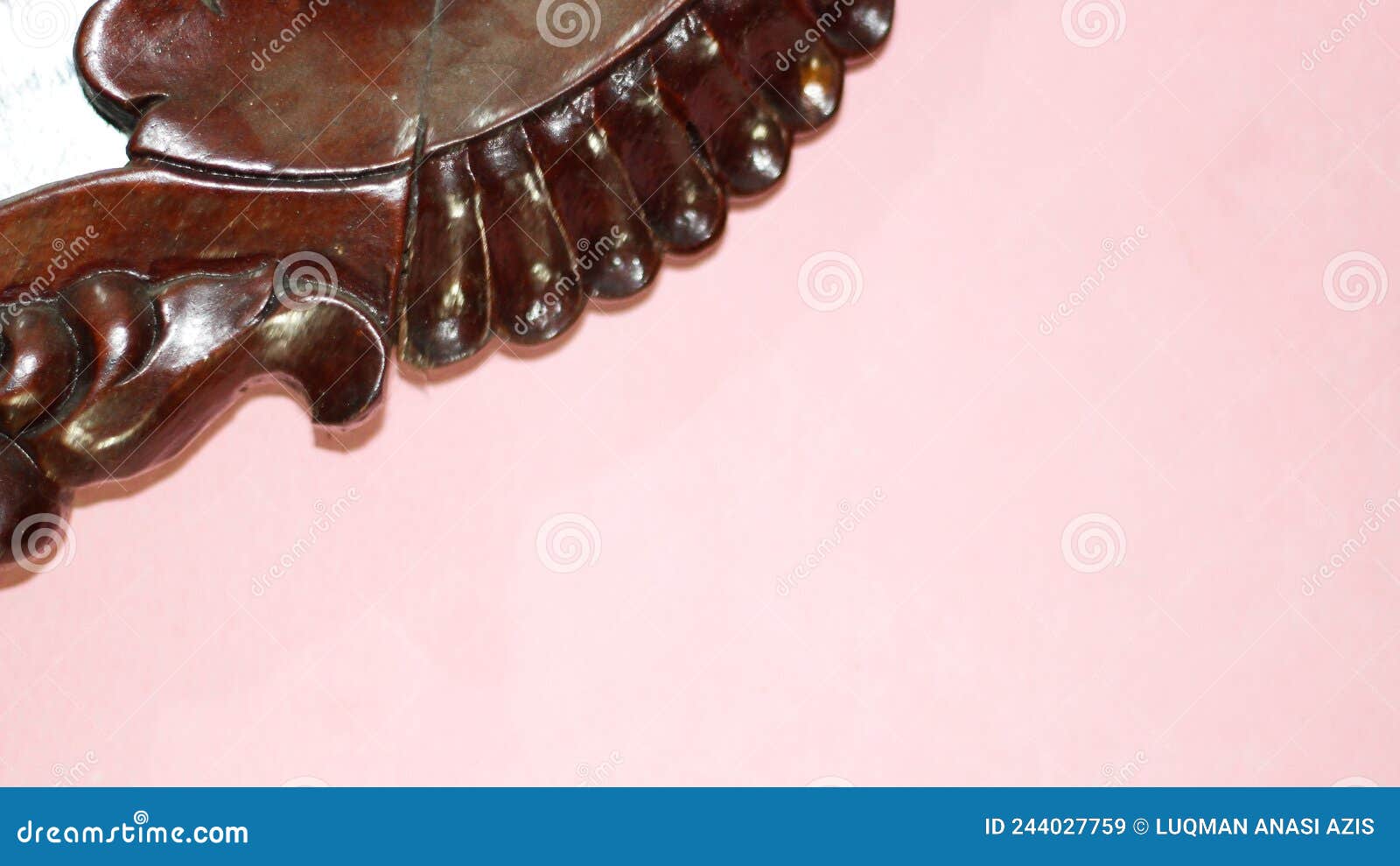 Elegant Wood with Sharp Colors, Warm Light and the Right Wall Color ...