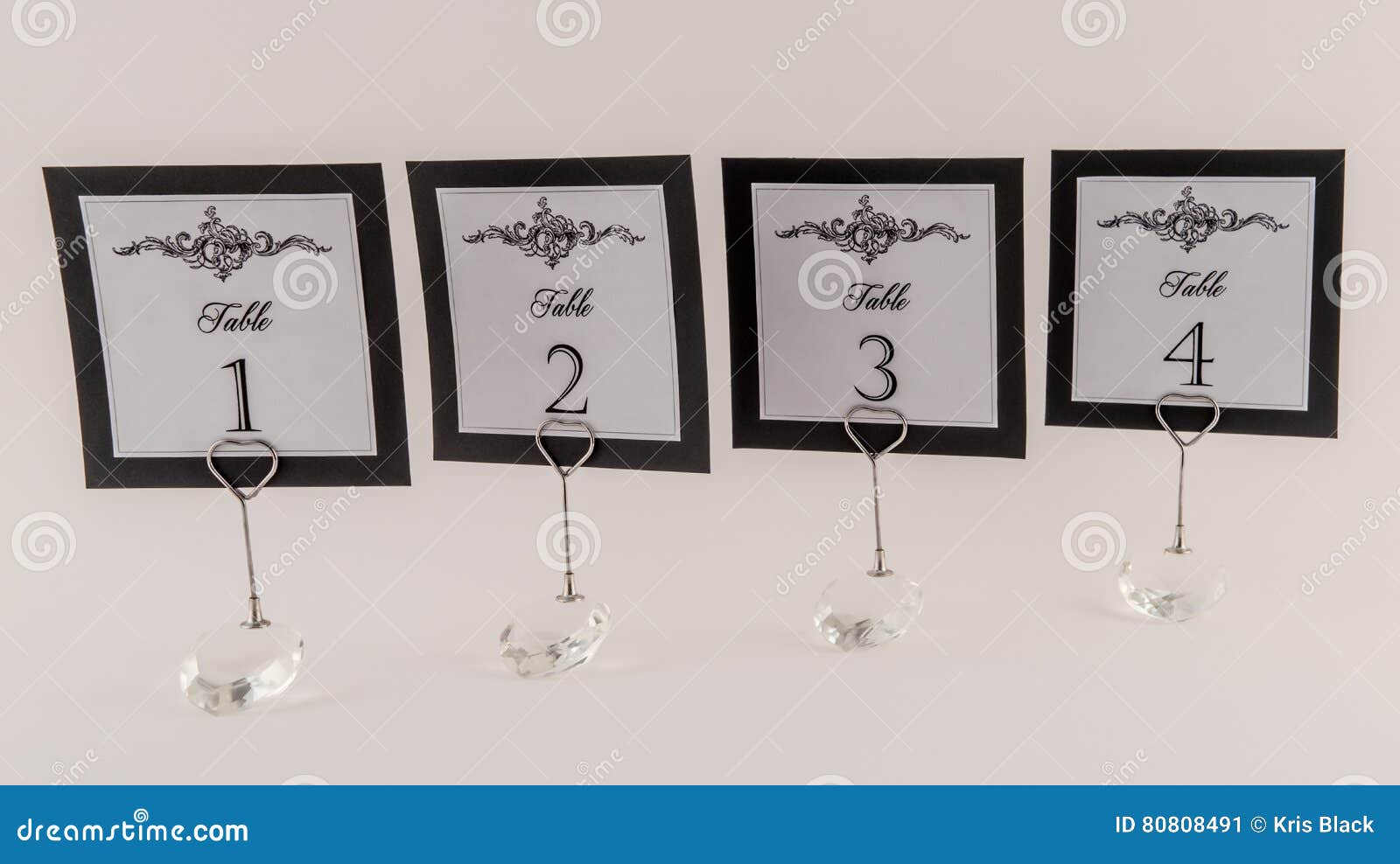 Elegante Tabellen-Zahlen stockbild. Bild von zugewiesen - 80808491