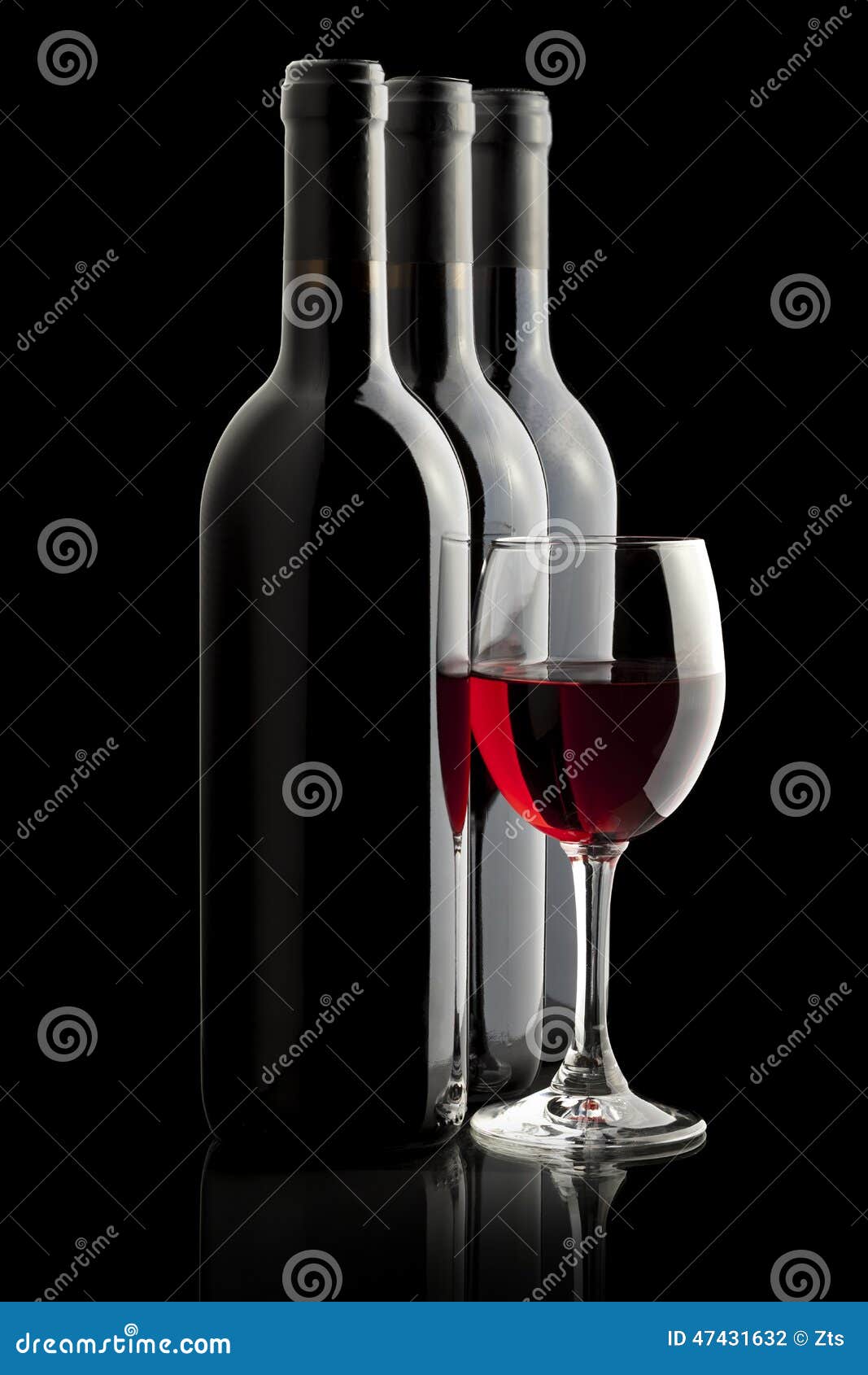 Elegantes Rotweinglas Und Flaschen Eines Weins Stockfoto - Bild von ...