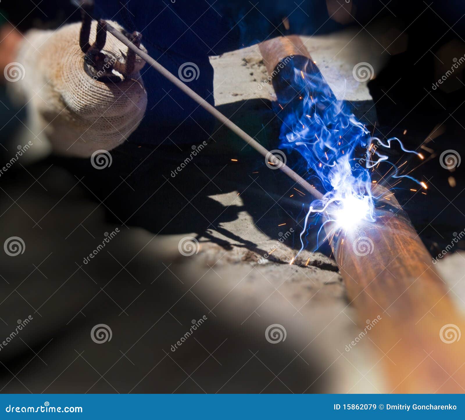 Elektrisch lassen stock afbeelding. Image of geel, gloed - 15862079