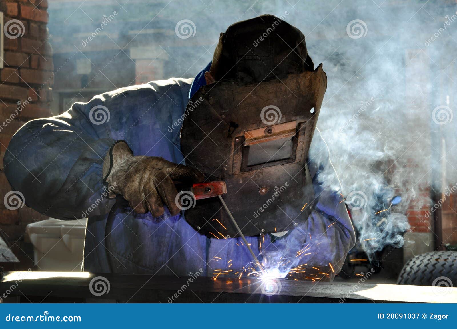 Elektrisch lassen stock afbeelding. Image of flits, bouw - 20091037