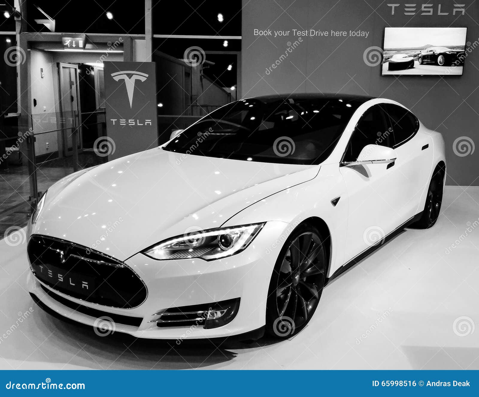 Elektrische Auto Van De Tesla De Models Premie Redactionele Foto ...