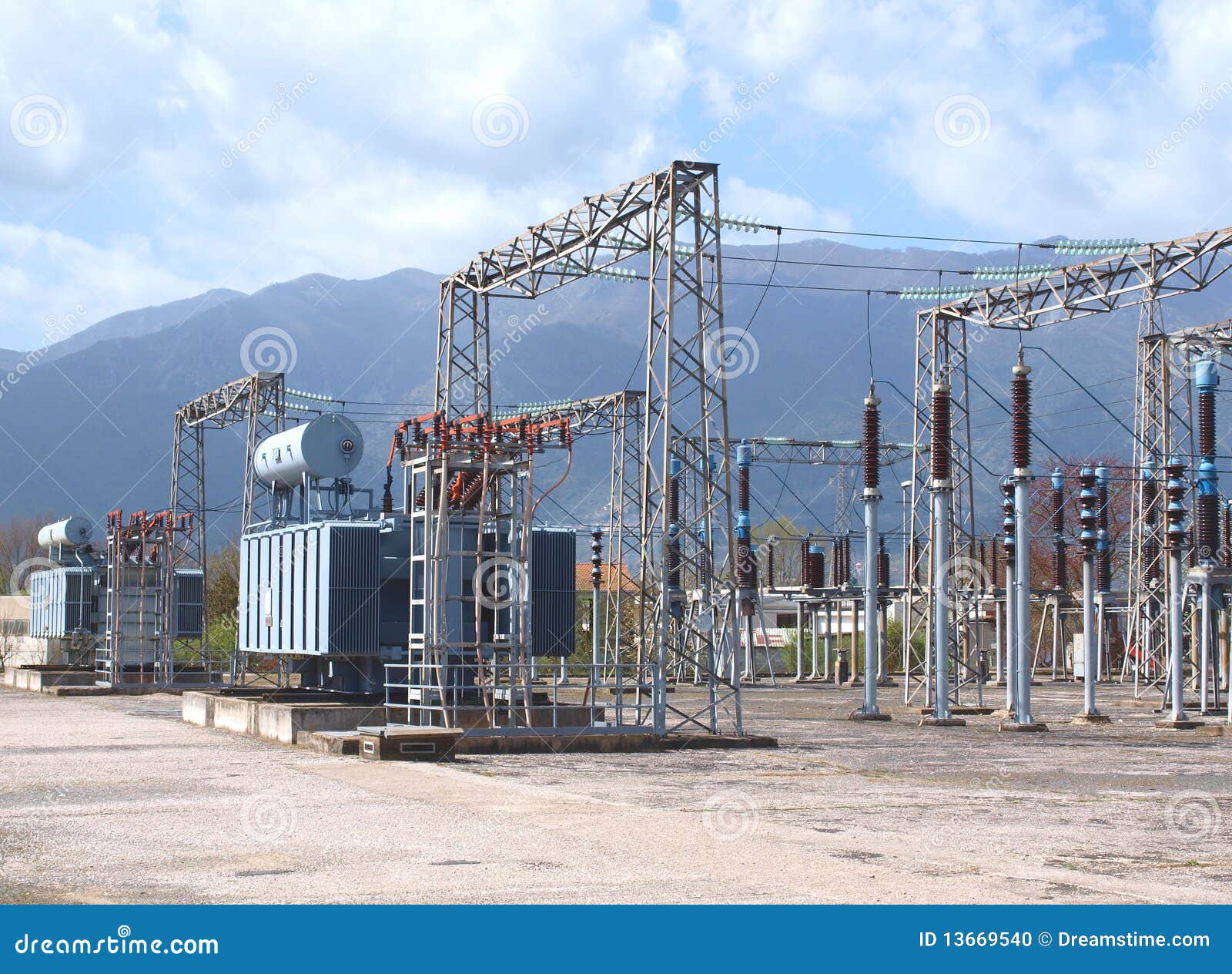 Elektrische centrale stock foto. Image of draad, voltage - 13669540