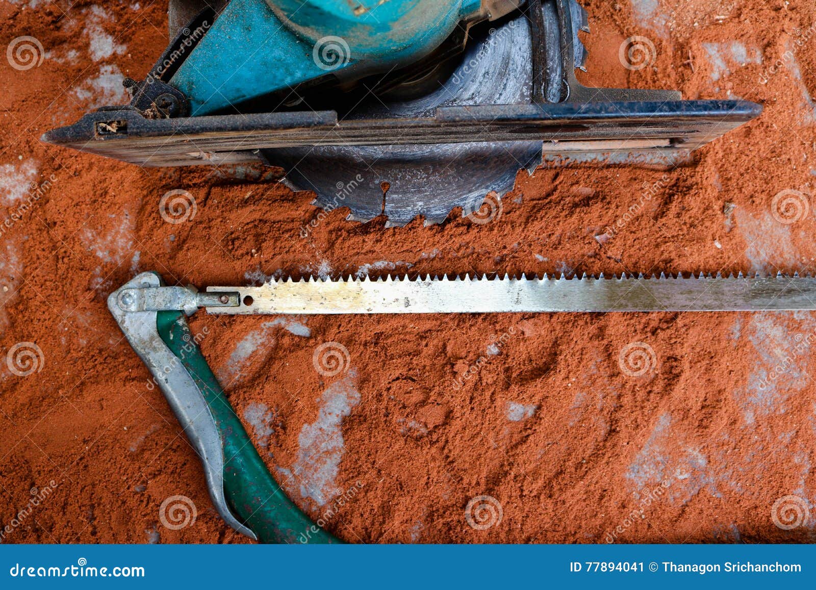 Elektrische Cirkelzaag En Handzaag Stock Afbeelding - Image of persoon ...