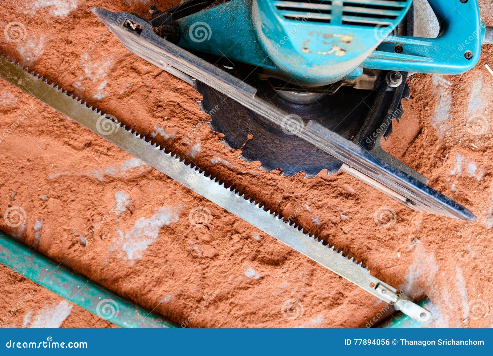 Elektrische Cirkelzaag En Handzaag Stock Foto - Image of mensen, cirkel ...