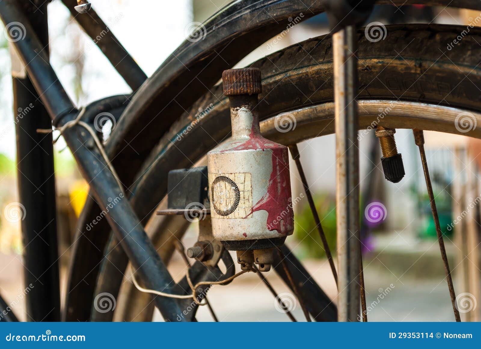Elektrische Generator (dynamo) Op Antieke Fiets Stock Foto - Image of ...