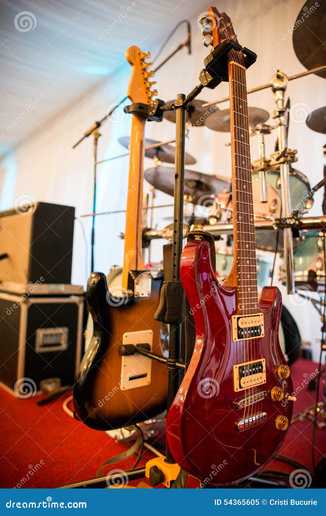 Elektrische Gitarren stockbild. Bild von instrumente - 54365605