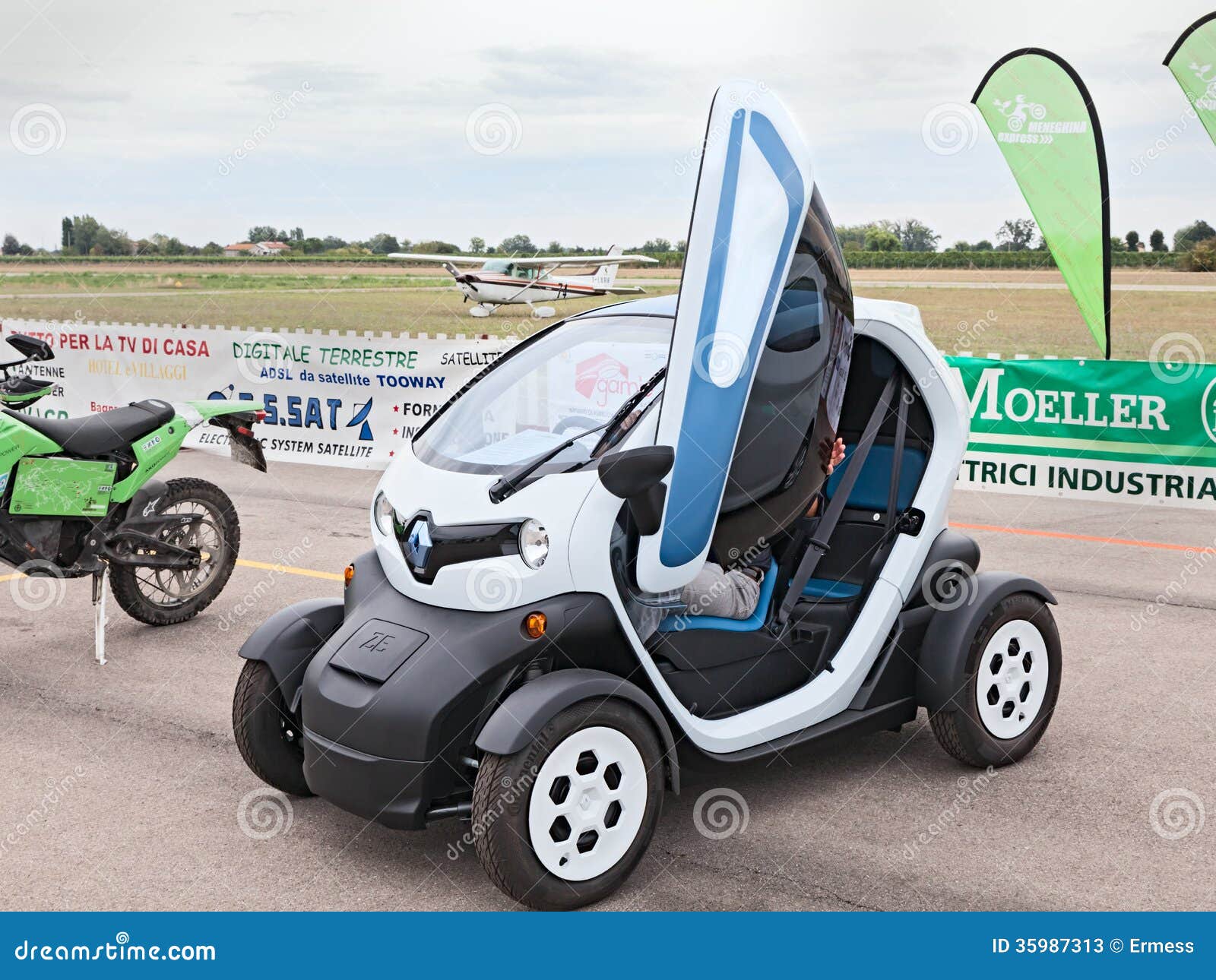 Elektrische Stadsauto Renault ZE Twizy Redactionele Stock Foto - Image ...