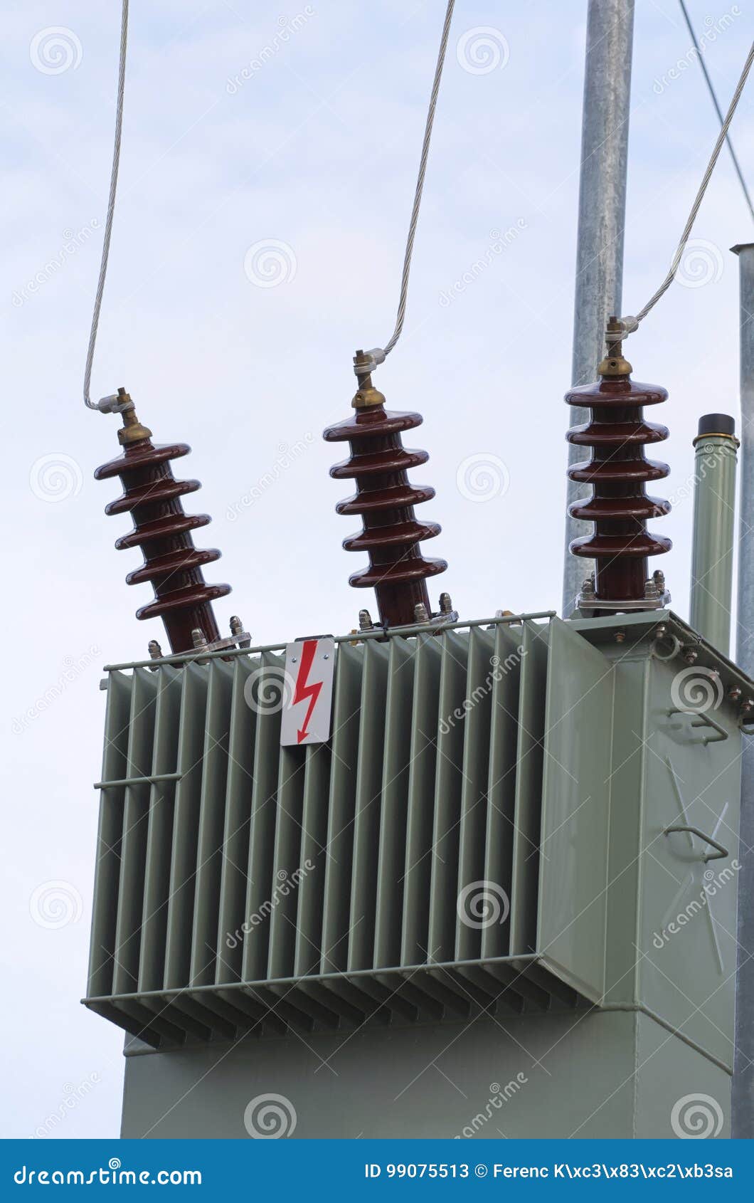 Elektrische Transformator-Nahaufnahme Stockbild - Bild von achtung ...