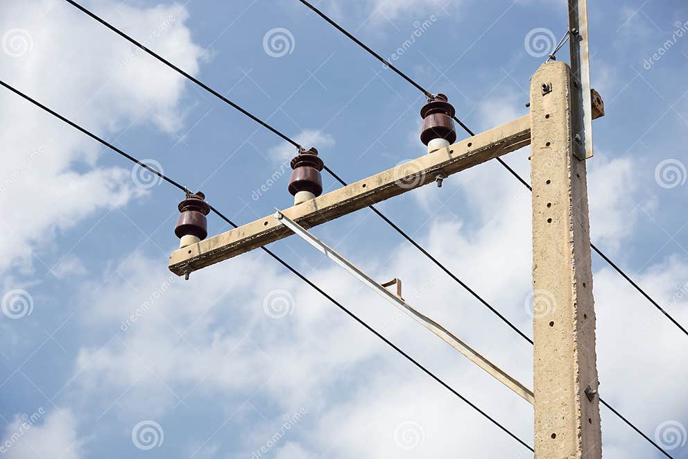 Elektrischer Isolator Und Strombeitrag Stockfoto - Bild von industriell ...