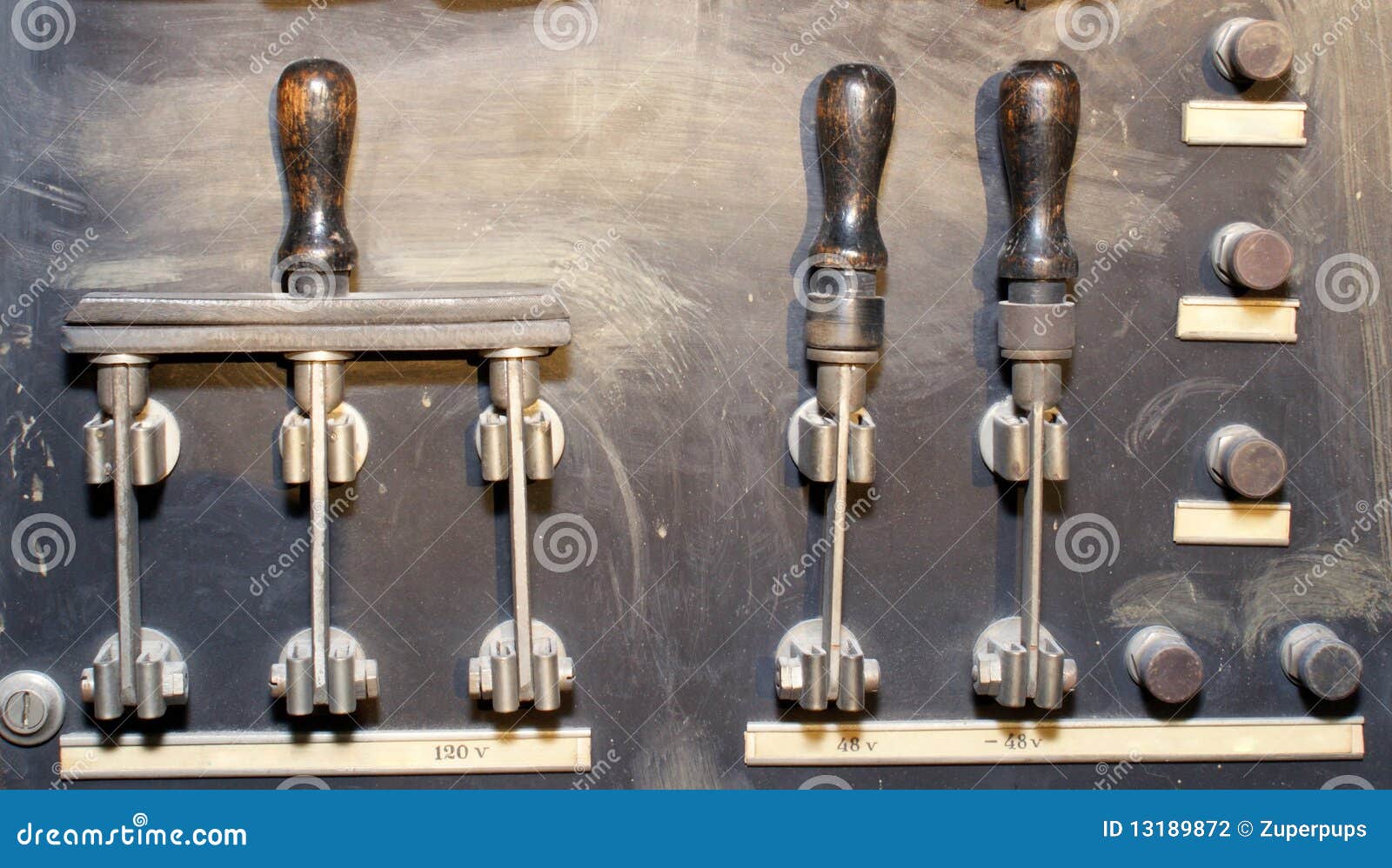 Elektrischer Schalter stockfoto. Bild von elektrizität - 13189872