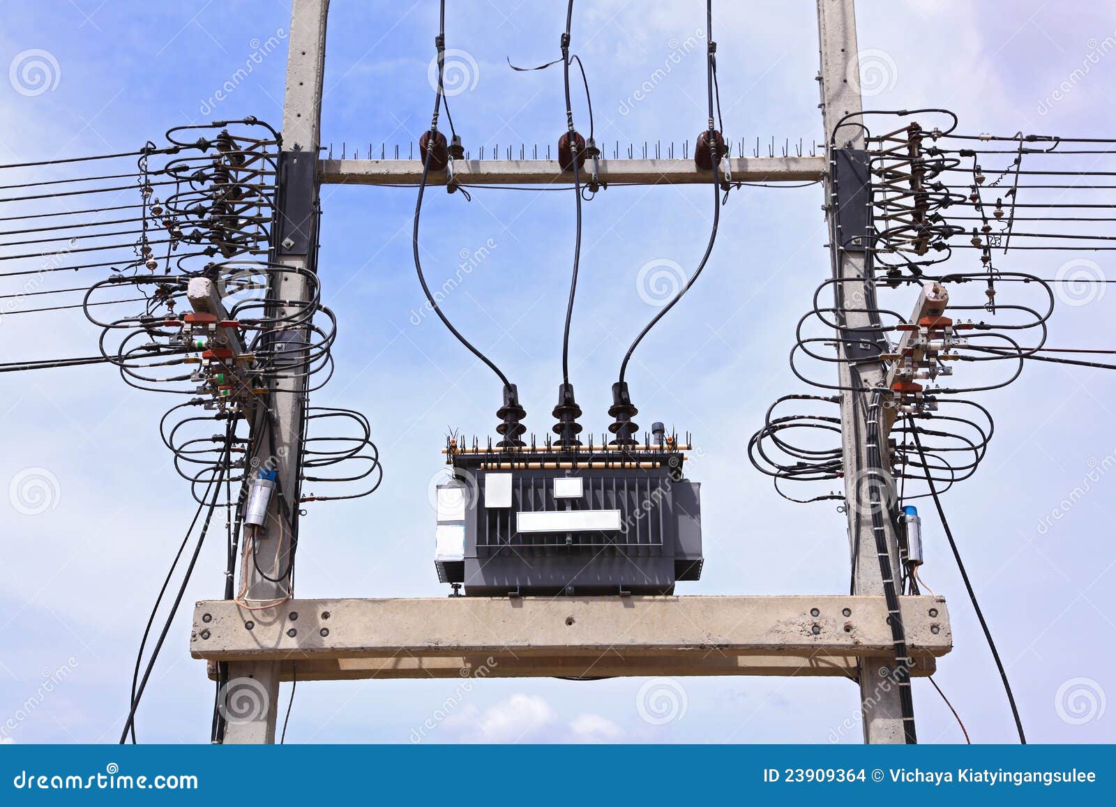 Elektrischer Transformator stockfoto. Bild von hoch, netz - 23909364