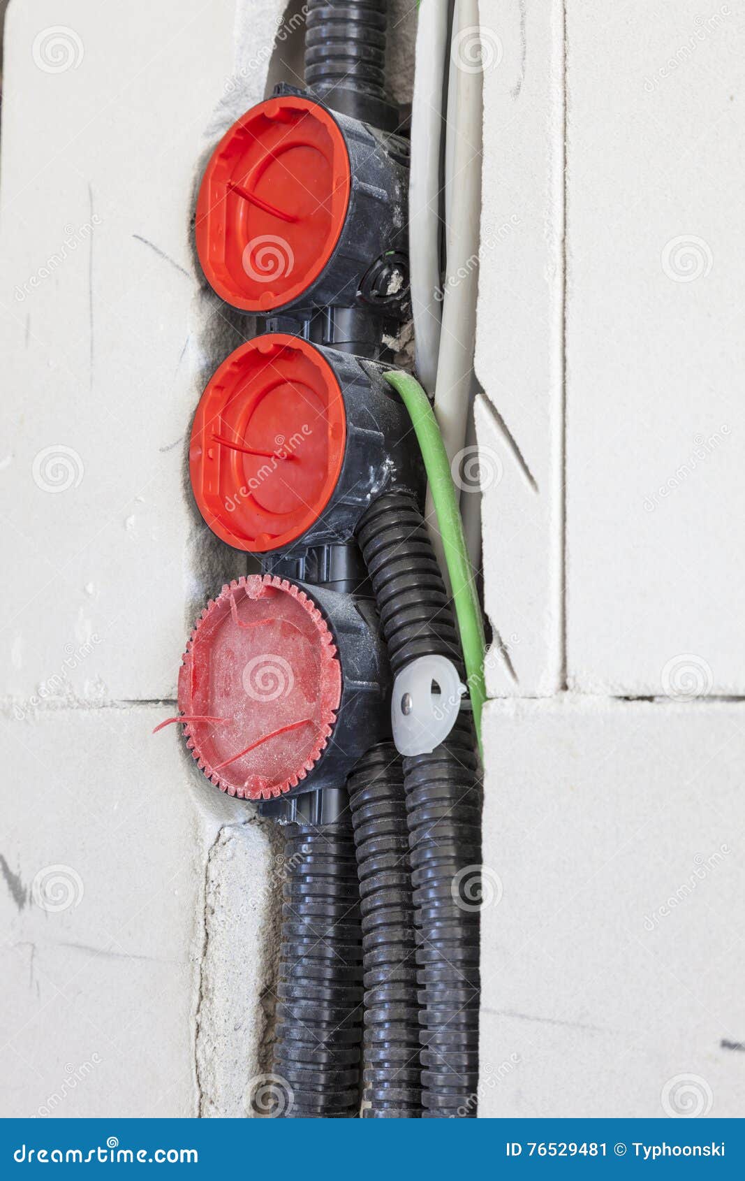 Elektrisk Installation I Ett Nytt Hus Fotografering för Bildbyråer ...