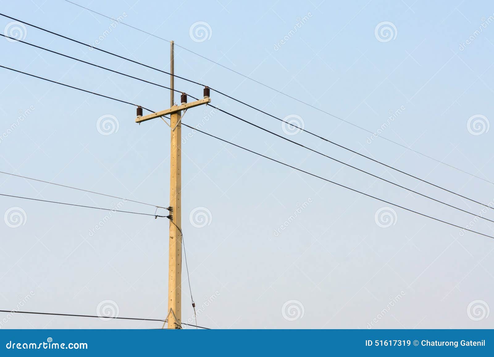Elektro Concrete Post Met Power-lines Stock Afbeelding - Image of ...